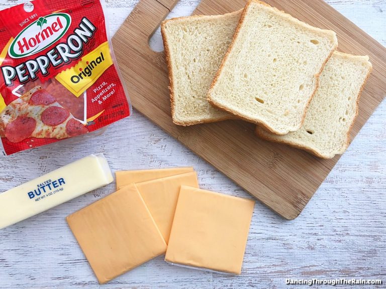 Easy Pepperoni Rolls (Only 4 Ingredients!) - Dancing Through the Rain