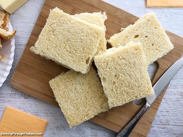 Easy Pepperoni Rolls (Only 4 Ingredients!) - Dancing Through the Rain