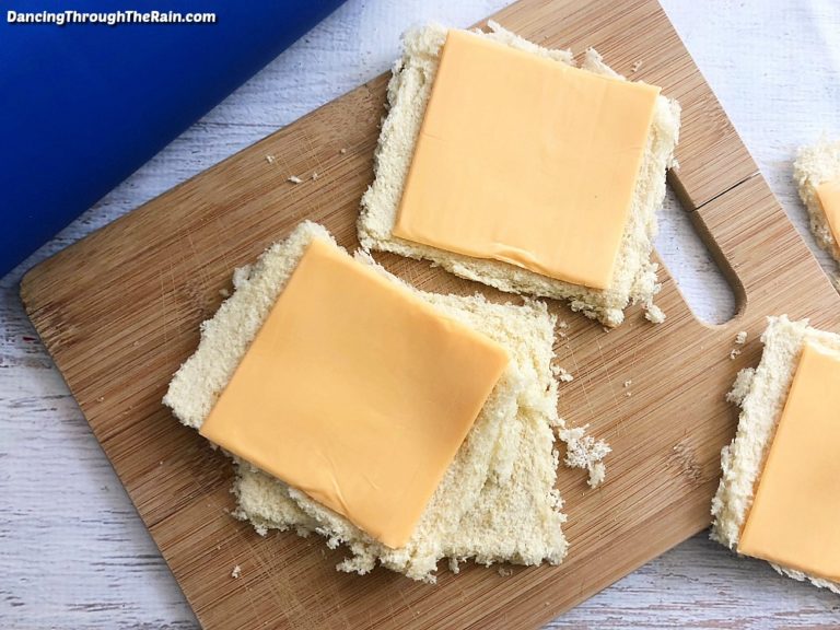 Easy Pepperoni Rolls (Only 4 Ingredients!) - Dancing Through the Rain