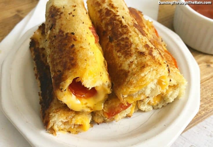 Easy Pepperoni Rolls (Only 4 Ingredients!) - Dancing Through the Rain