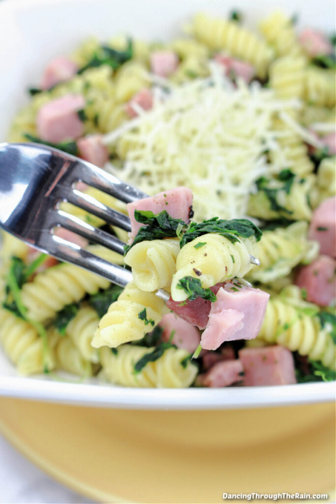 Ham And Spinach Pasta Skillet (Great For Leftover Ham!) - Dancing ...