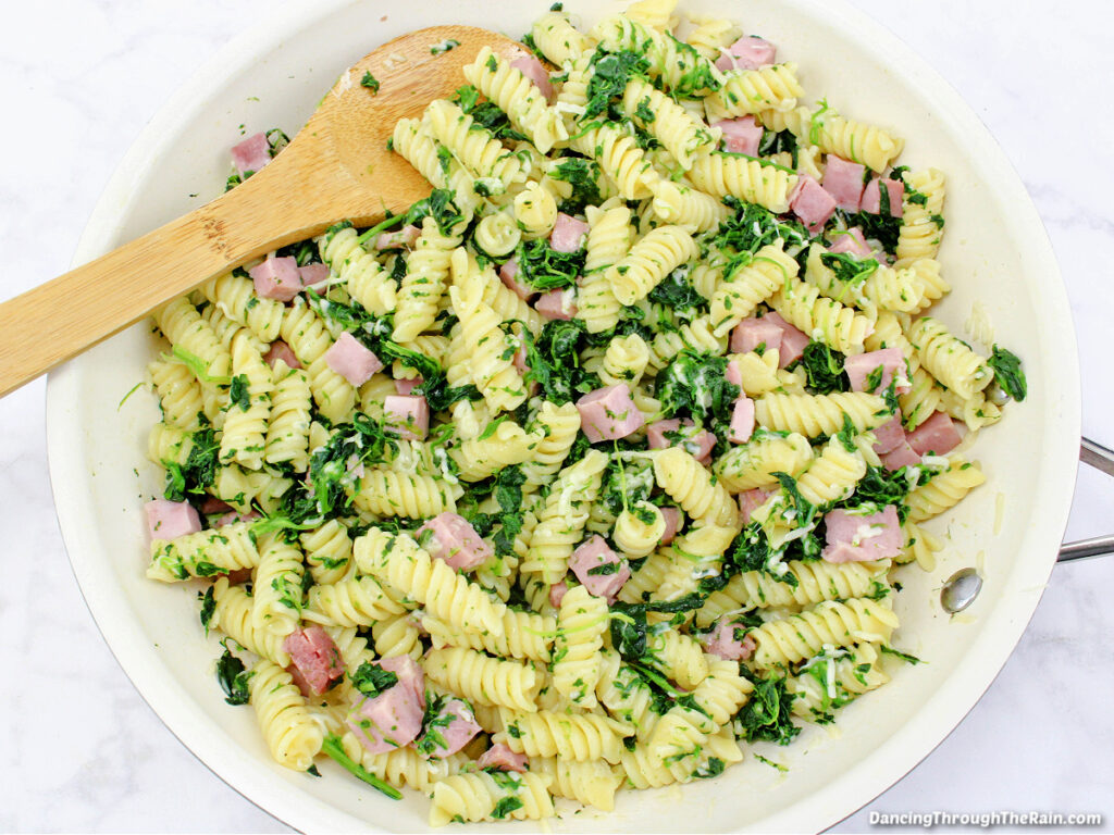 Ham And Spinach Pasta Skillet (Great For Leftover Ham!) - Dancing ...